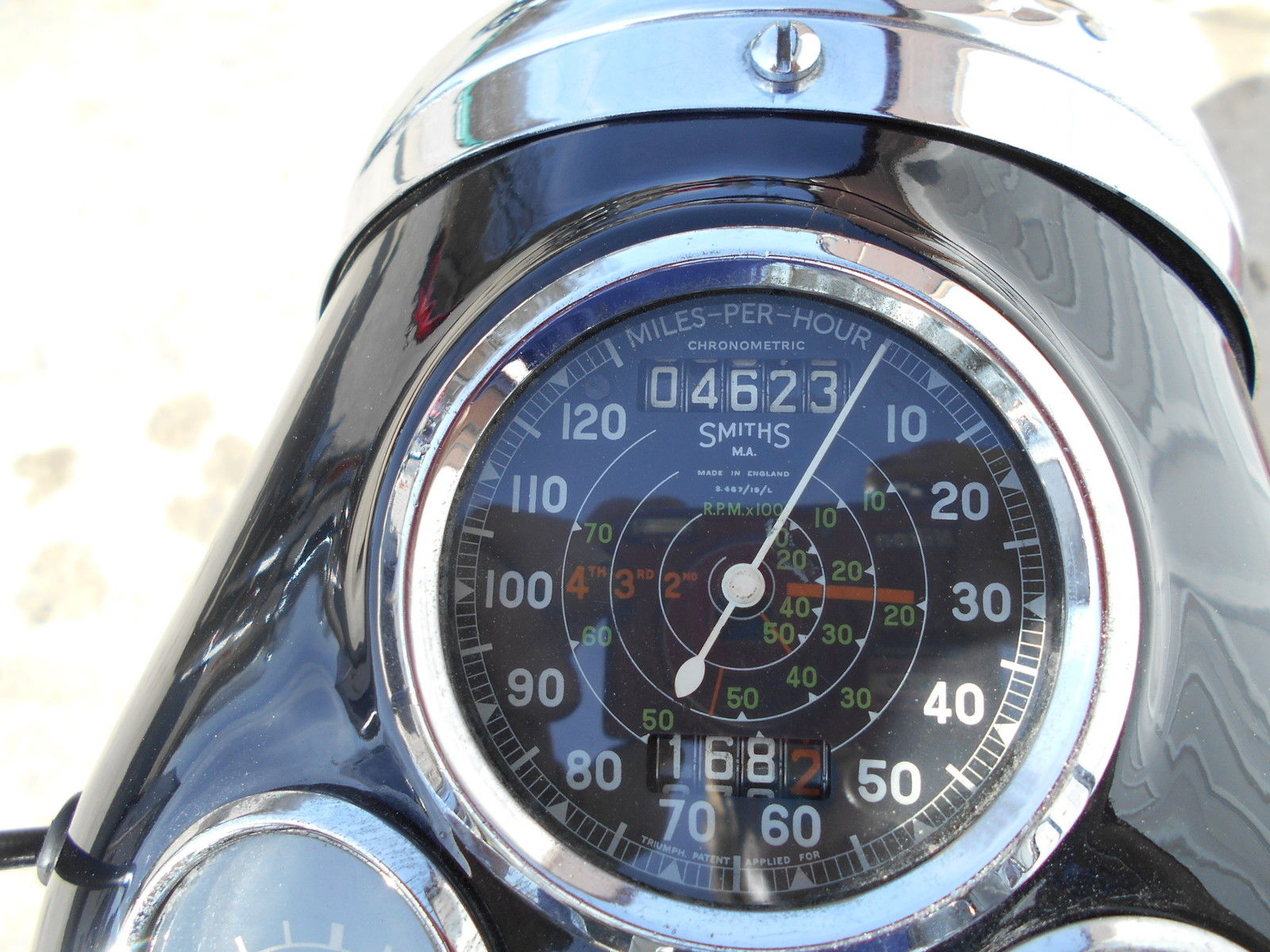 1959 Triumph Bonneville T-120 – Gauges | Bike-urious