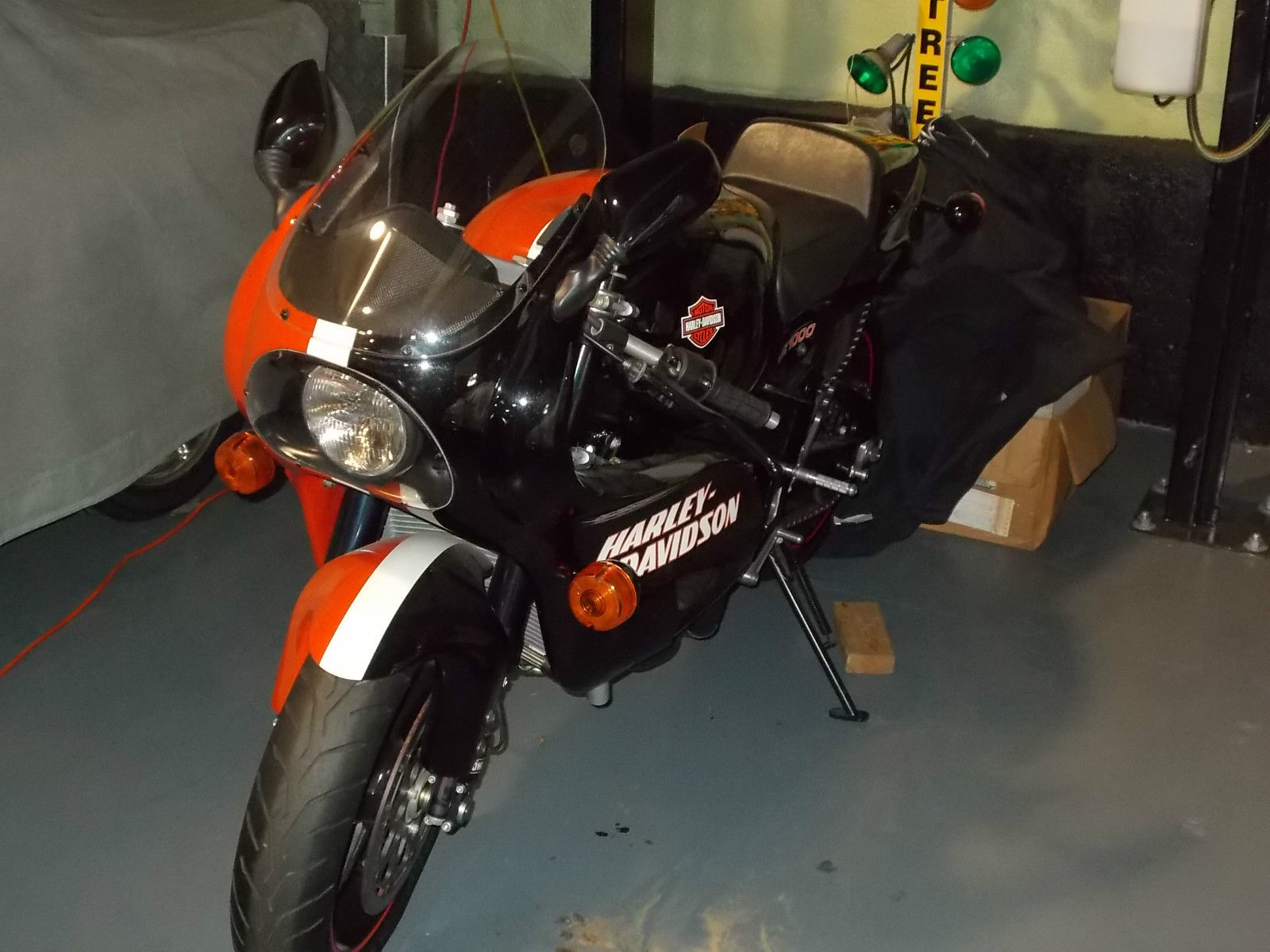 94 Harley-Davidson VR1000 – Front | Bike-urious