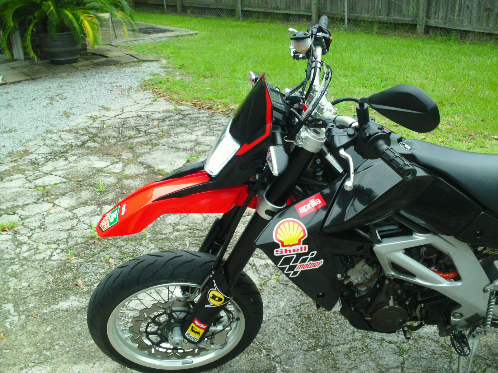 Aprilia SVX550 – Front | Bike-urious