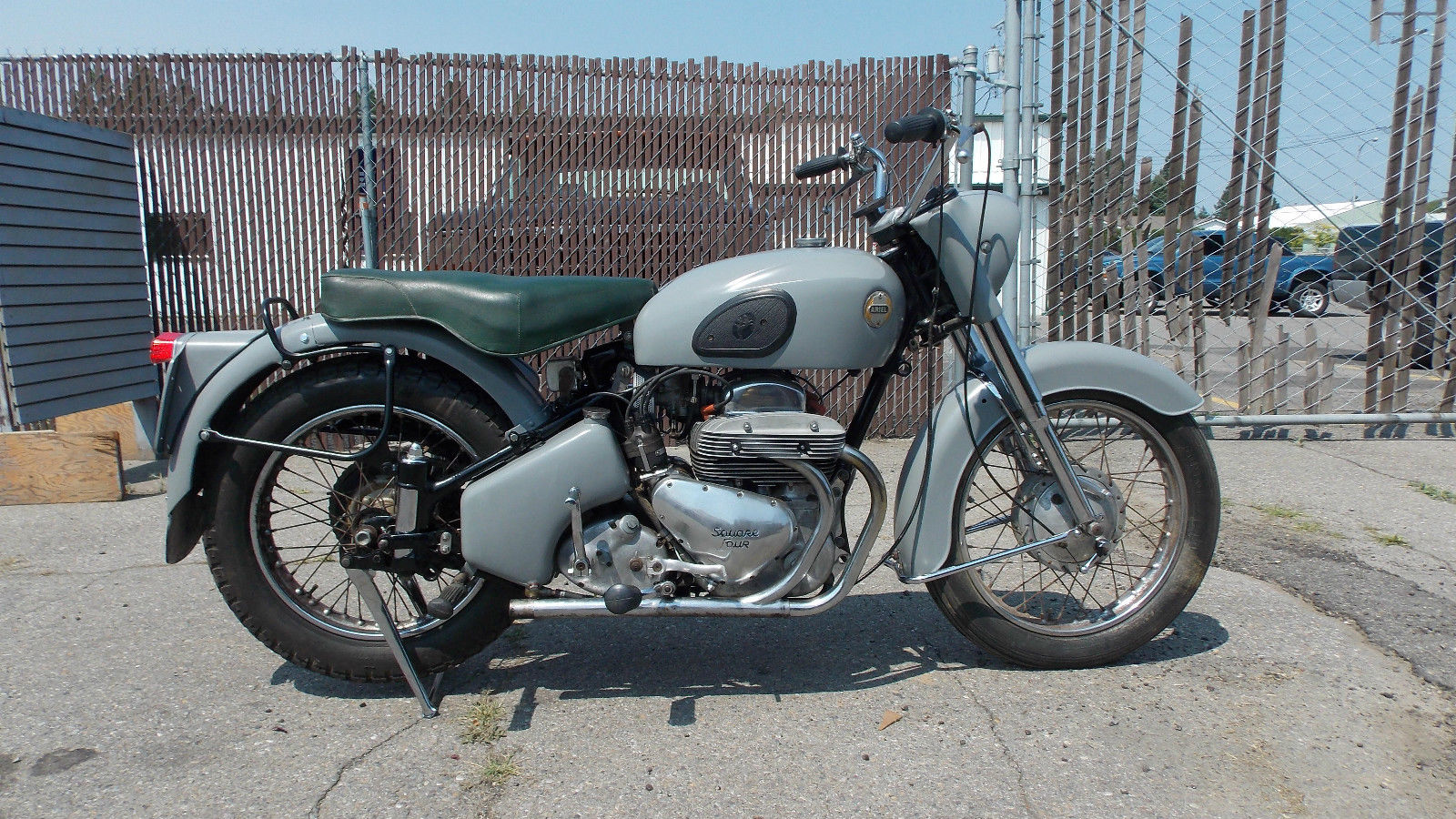 Ariel Square Four 1000 – Right Side | Bike-urious