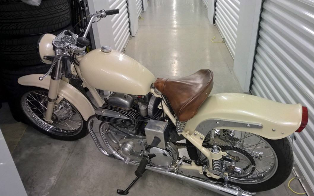 Ariel Square Four Custom – Left Side | Bike-urious