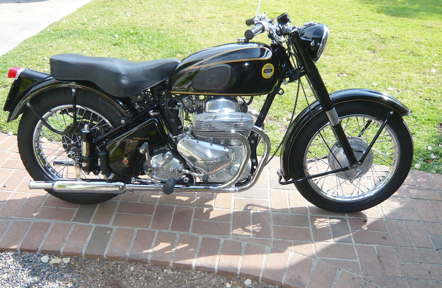 Ariel Square Four – Right Side | Bike-urious