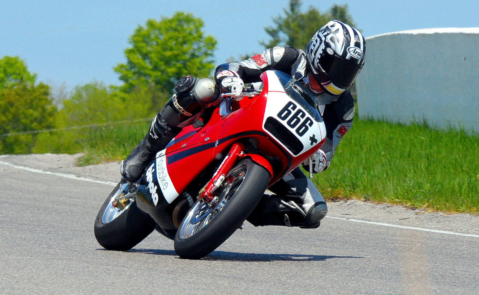 BImota DB1 Custom Track Bike | Bike-urious