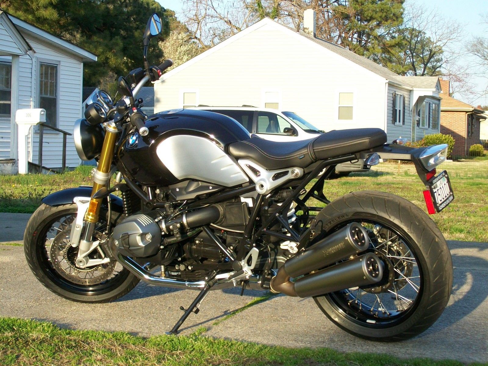 BMW R nineT – Left Side | Bike-urious