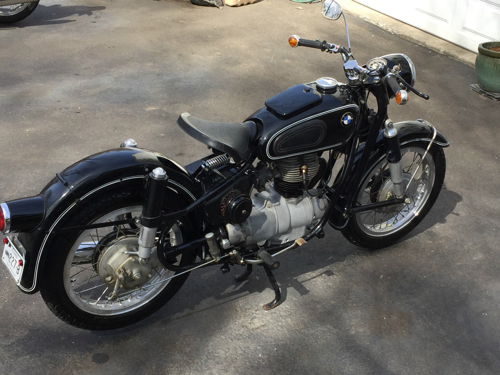 BMW R27 – Top Right | Bike-urious