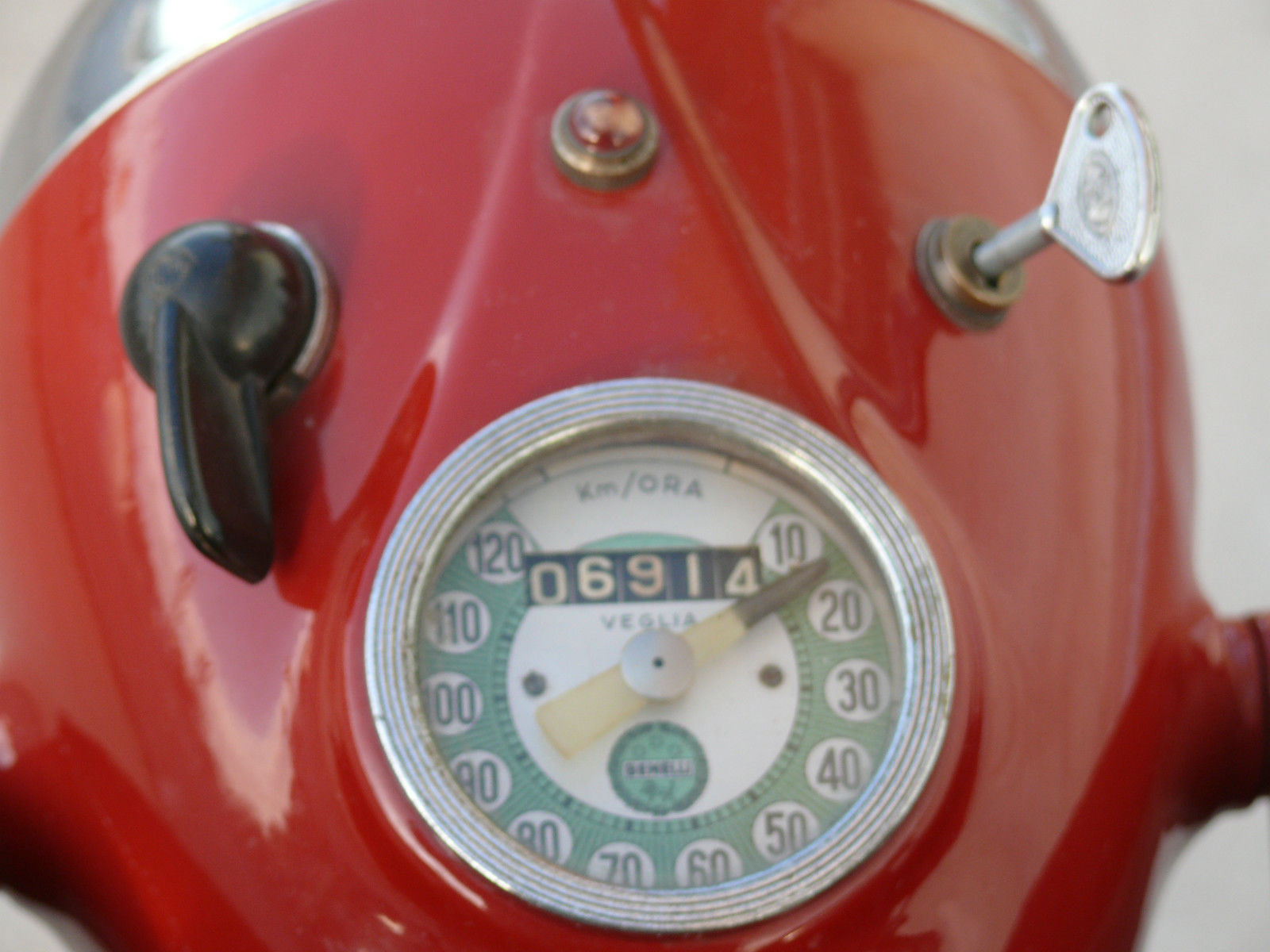 Benelli Leoncino – Gauge | Bike-urious