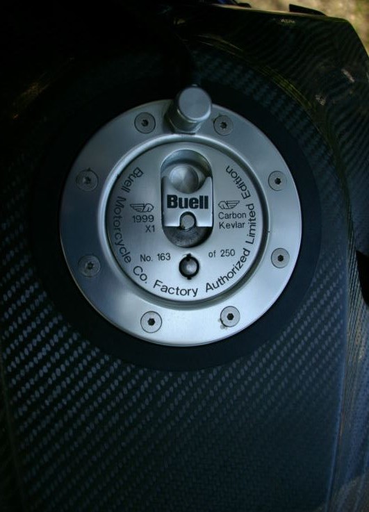 Buell X1 Lightning Carbon Fiber Extreme – Gas Tank | Bike-urious