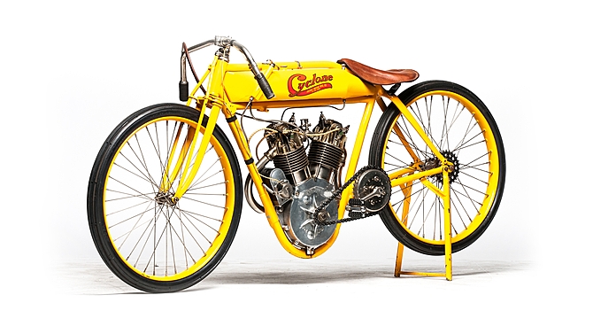 Cyclone Board Track Racer – Front Left | Bike-urious