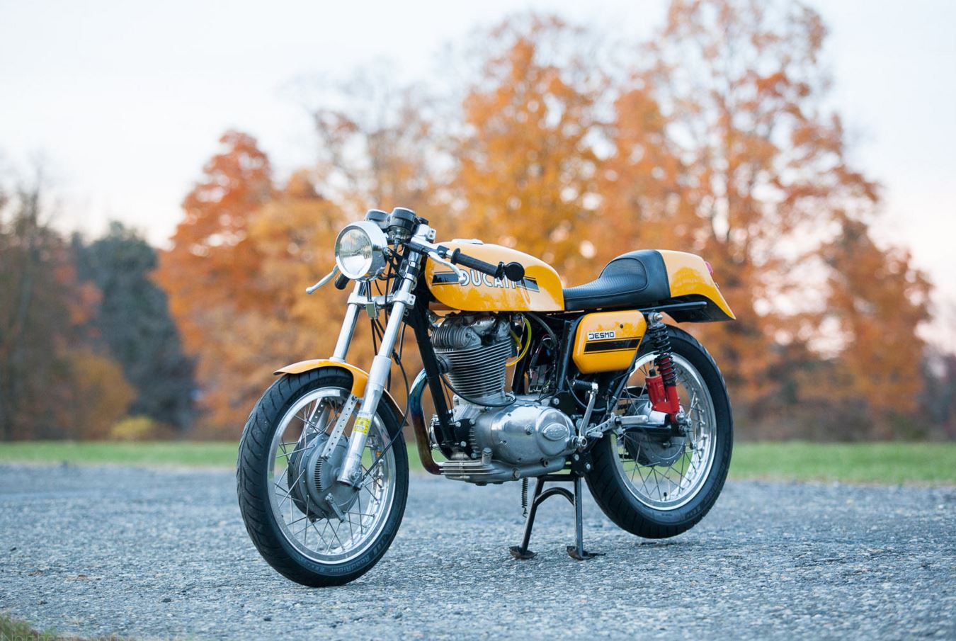 Ducati 450 Desmo – Front Left | Bike-urious