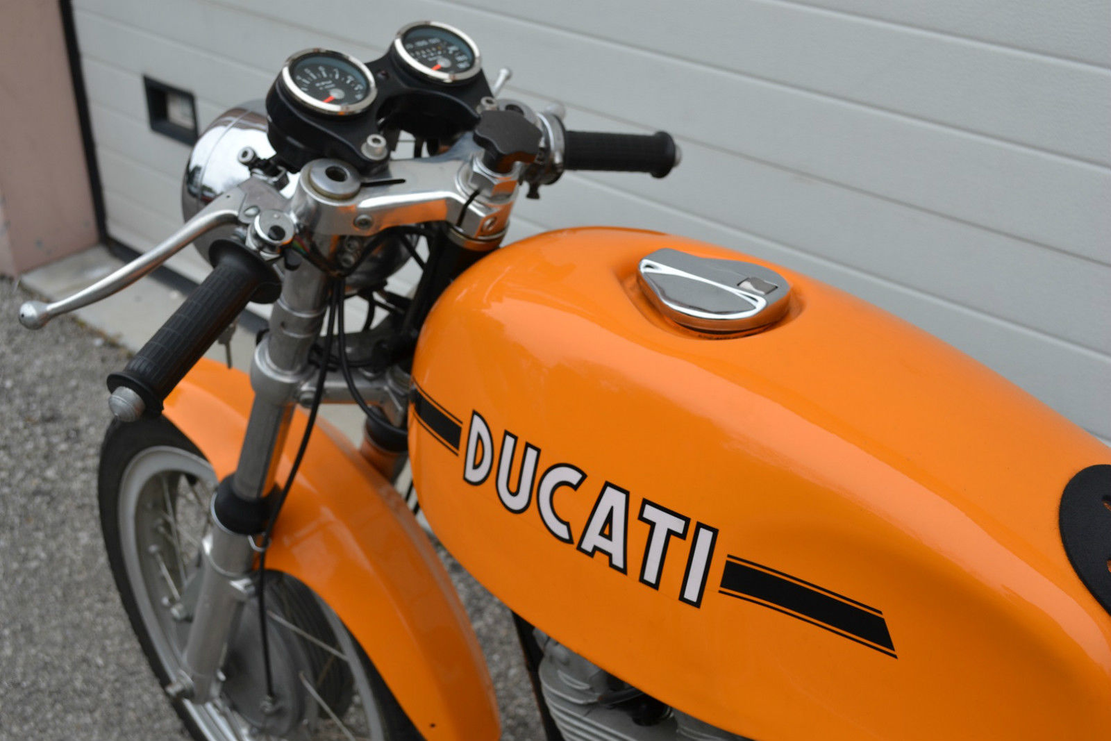 Ducati 450 Mk3 Desmo – Cockpit | Bike-urious