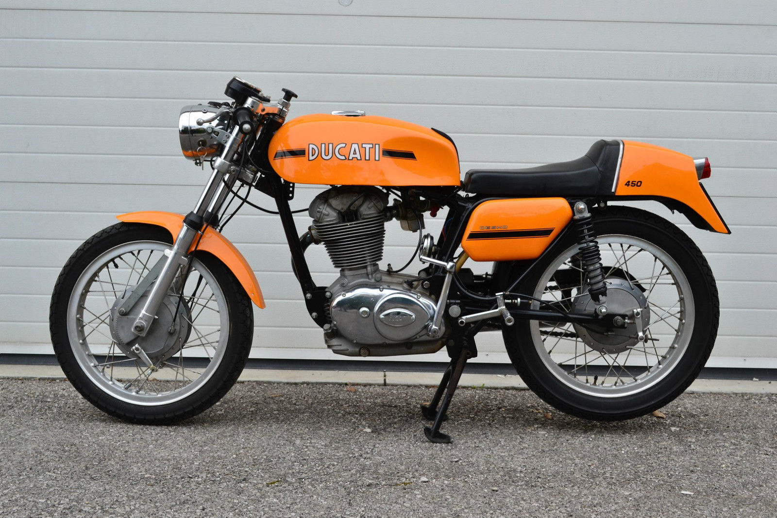 Ducati 450 Mk3 Desmo – Left Side | Bike-urious