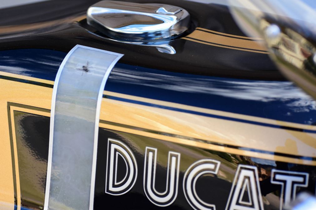 Ducati 750 GT Custom – Tank Fly Paint | Bike-urious