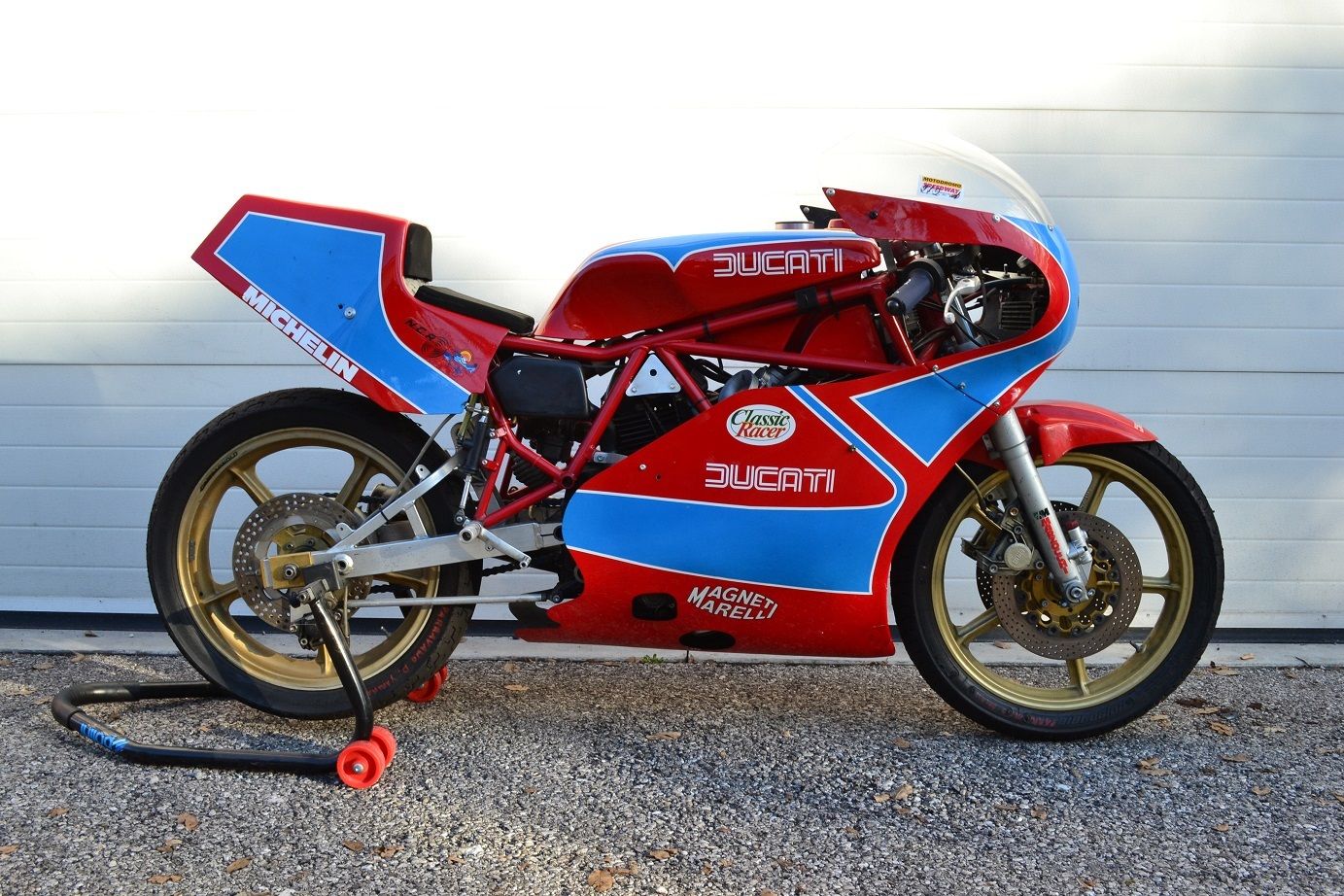 Ducati 750 TT1 ICON – Right Side | Bike-urious