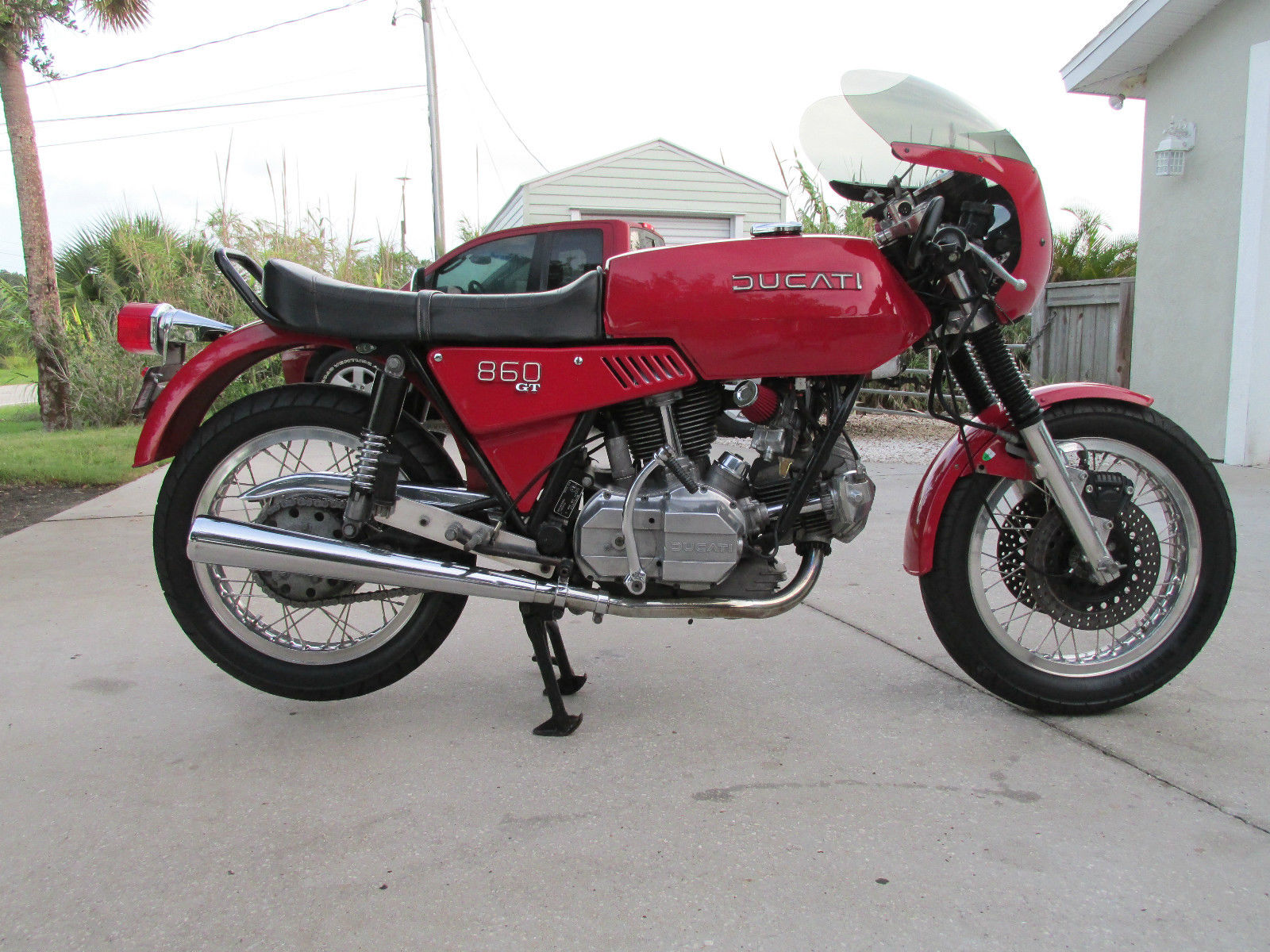 Ducati 860 GT – Right Side | Bike-urious