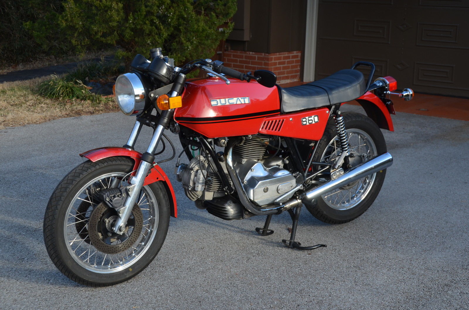 Ducati 860GT – Front Left | Bike-urious