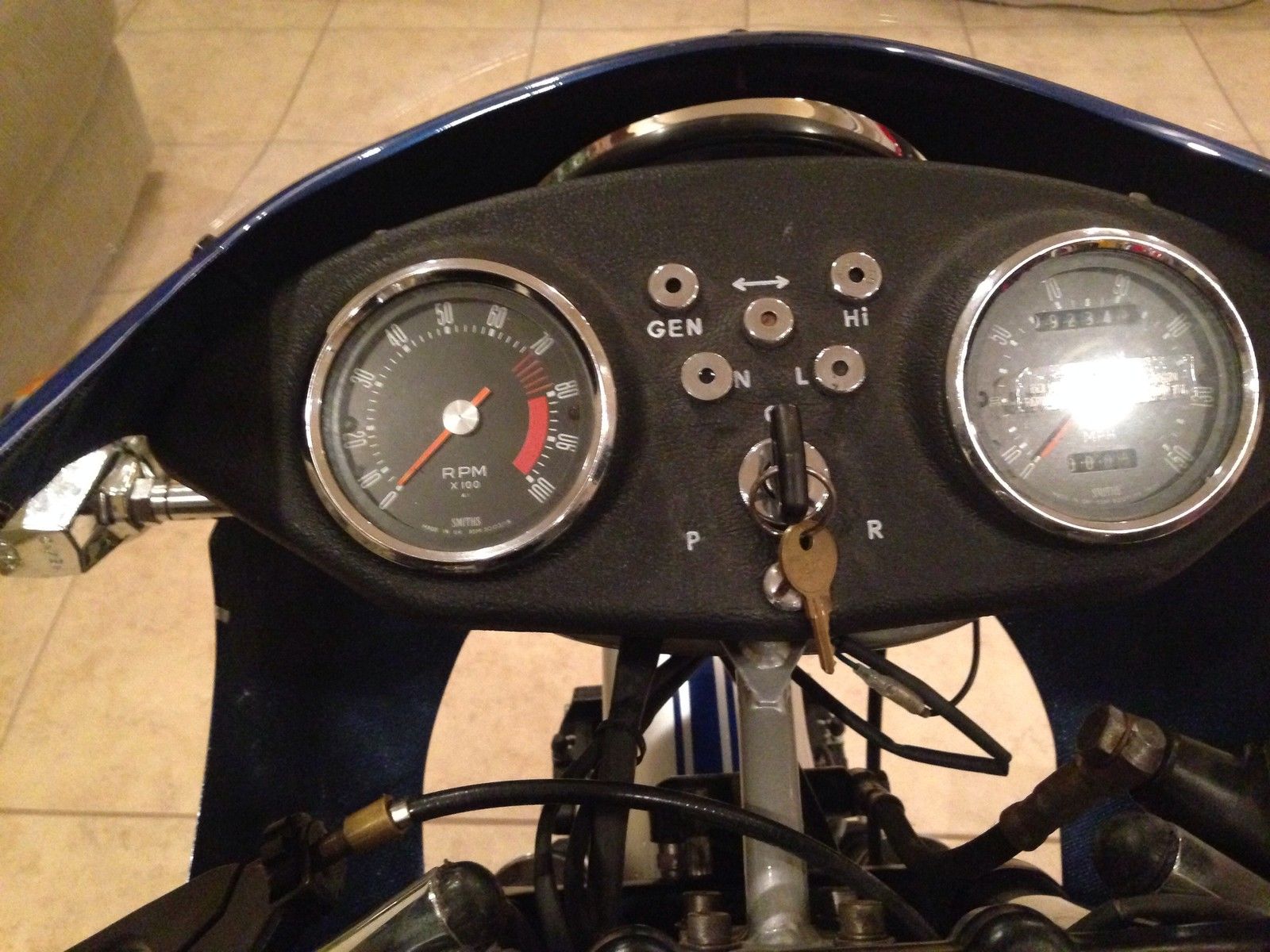 Ducati 900 SuperSport – Gauges | Bike-urious