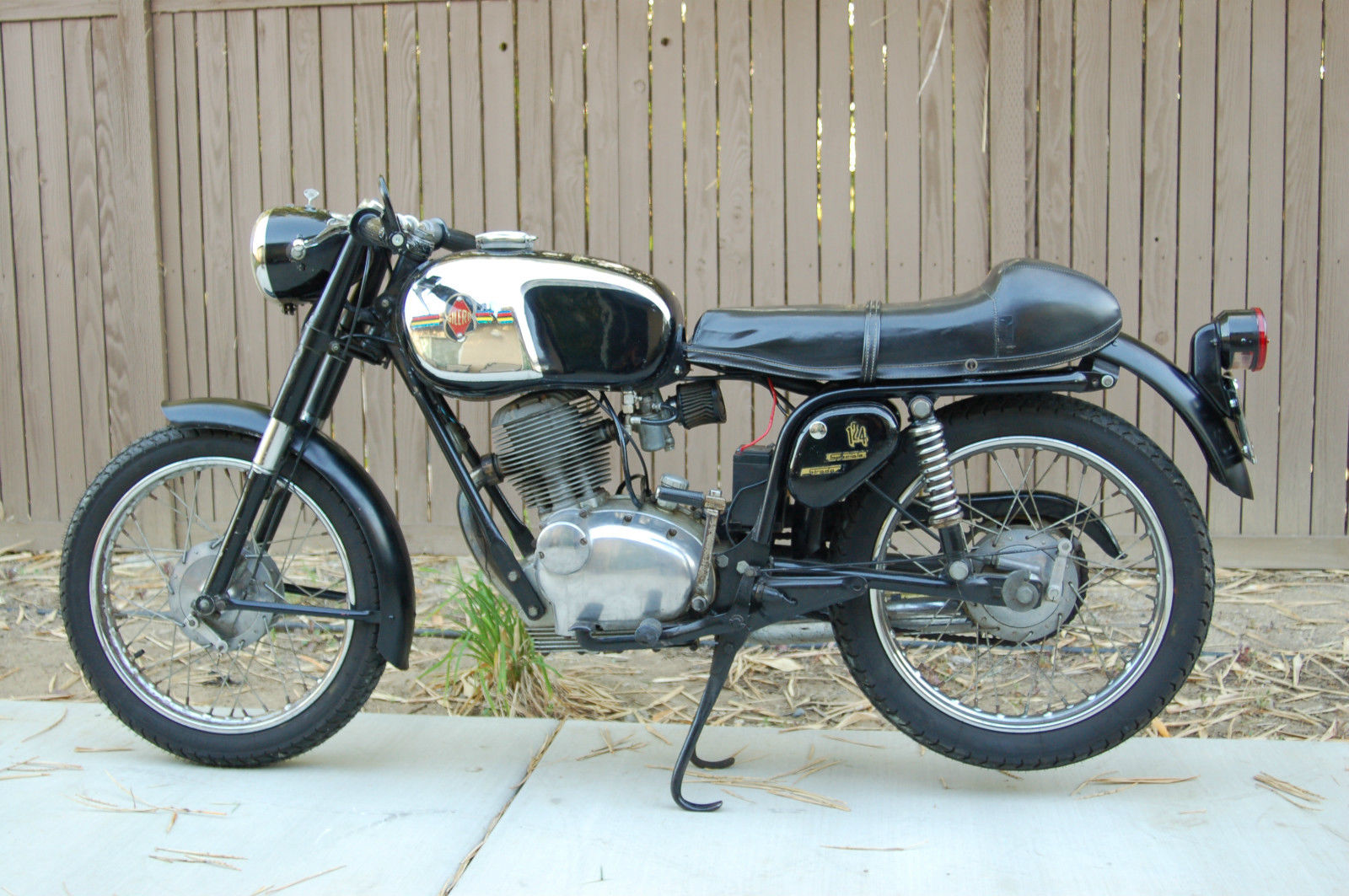 Gilera 124 Speciale Strada – Left Side | Bike-urious