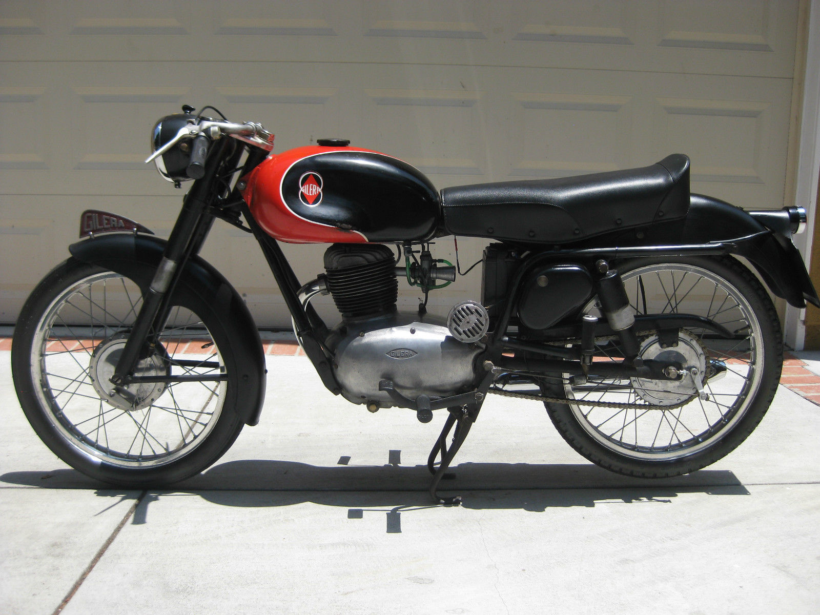 Gilera 150 Sport – Left Side | Bike-urious
