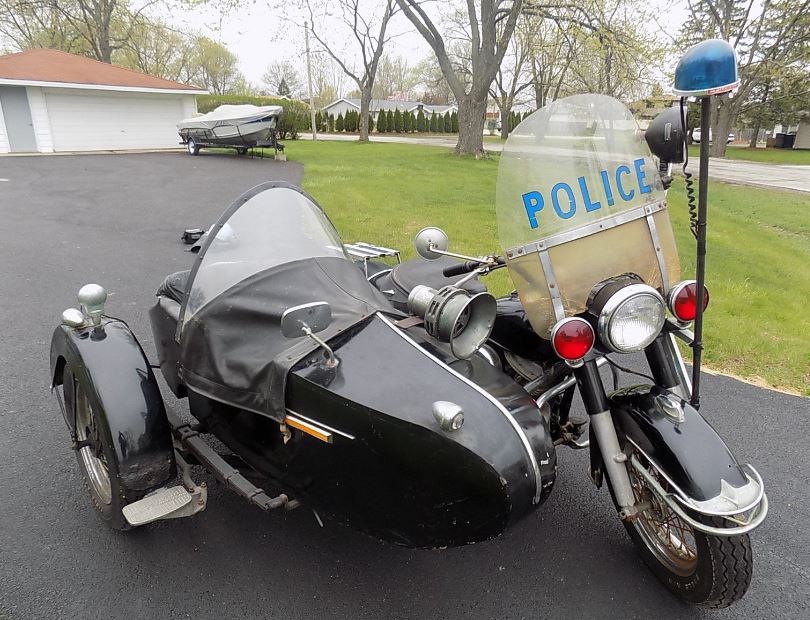 Harley-Davidson Panhead Police – Front Right | Bike-urious