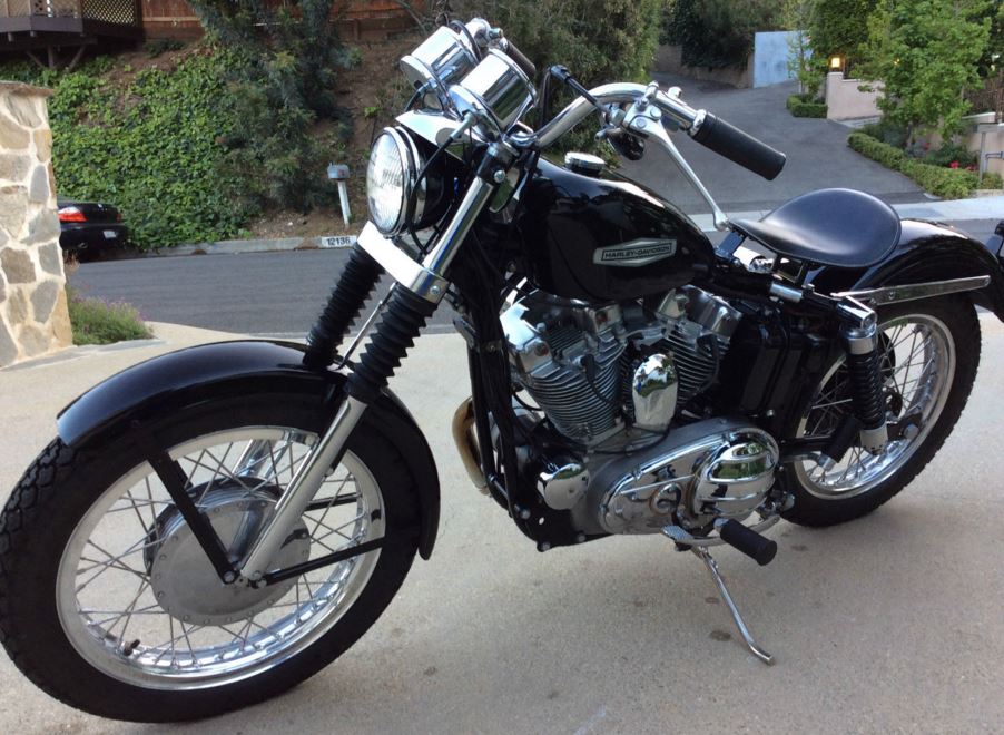Harley-Davidson XLCH – Front Left | Bike-urious