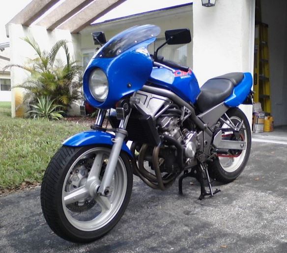 Honda CB-1 – Front Left | Bike-urious