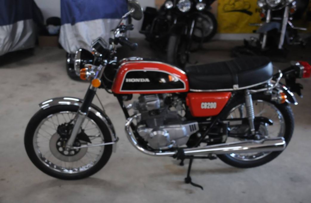 Honda CB200 – Left Side | Bike-urious