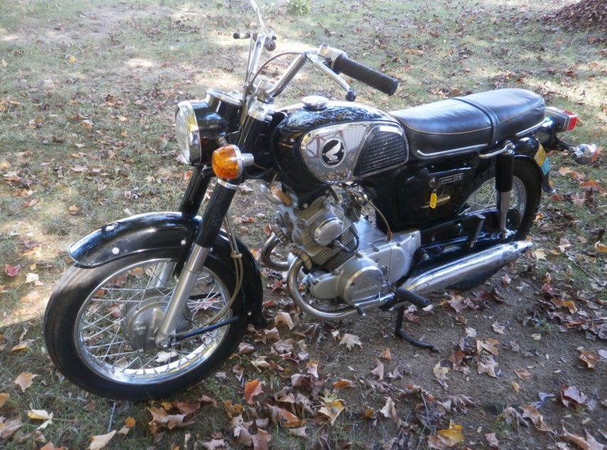 Honda CD175 – Front Left | Bike-urious