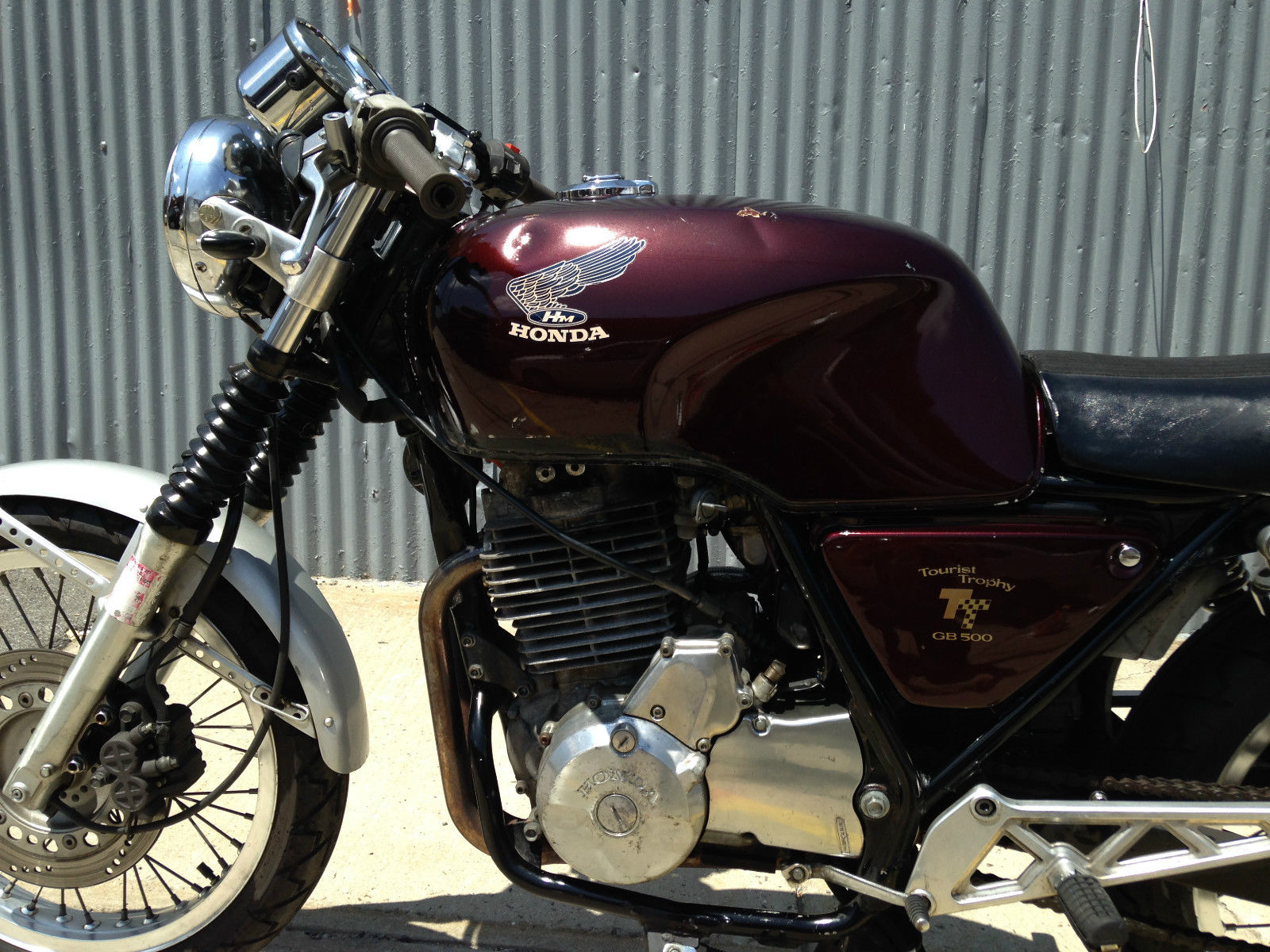 Honda GB500 – Burgundy Tank | Bike-urious