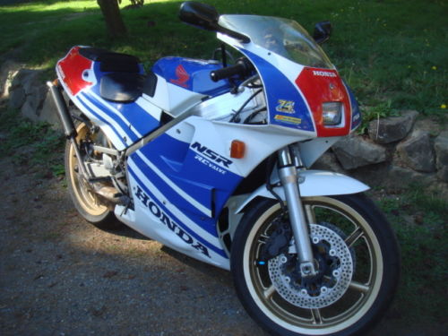 Honda NSR250 MC18 – Front Right | Bike-urious