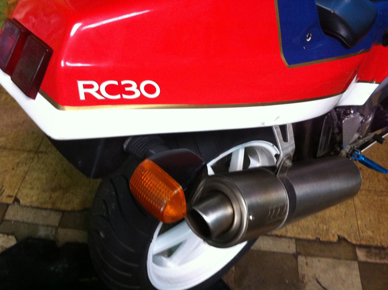Honda RC30 – Rear Fairing | Bike-urious