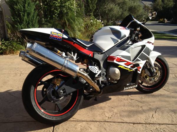 Honda RC51 SP2 – Rear Right | Bike-urious