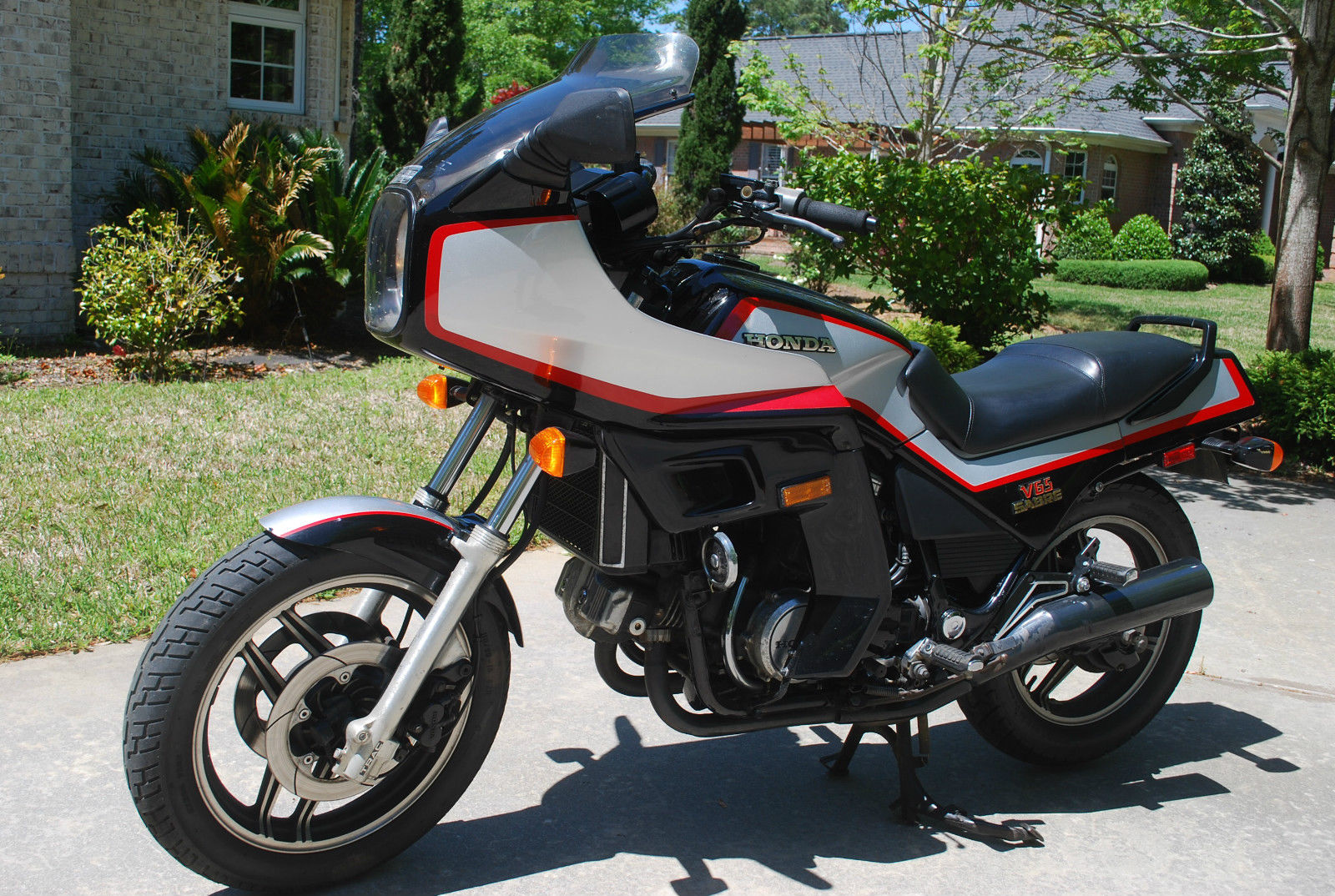 Honda V65 Sabre – Front Left | Bike-urious