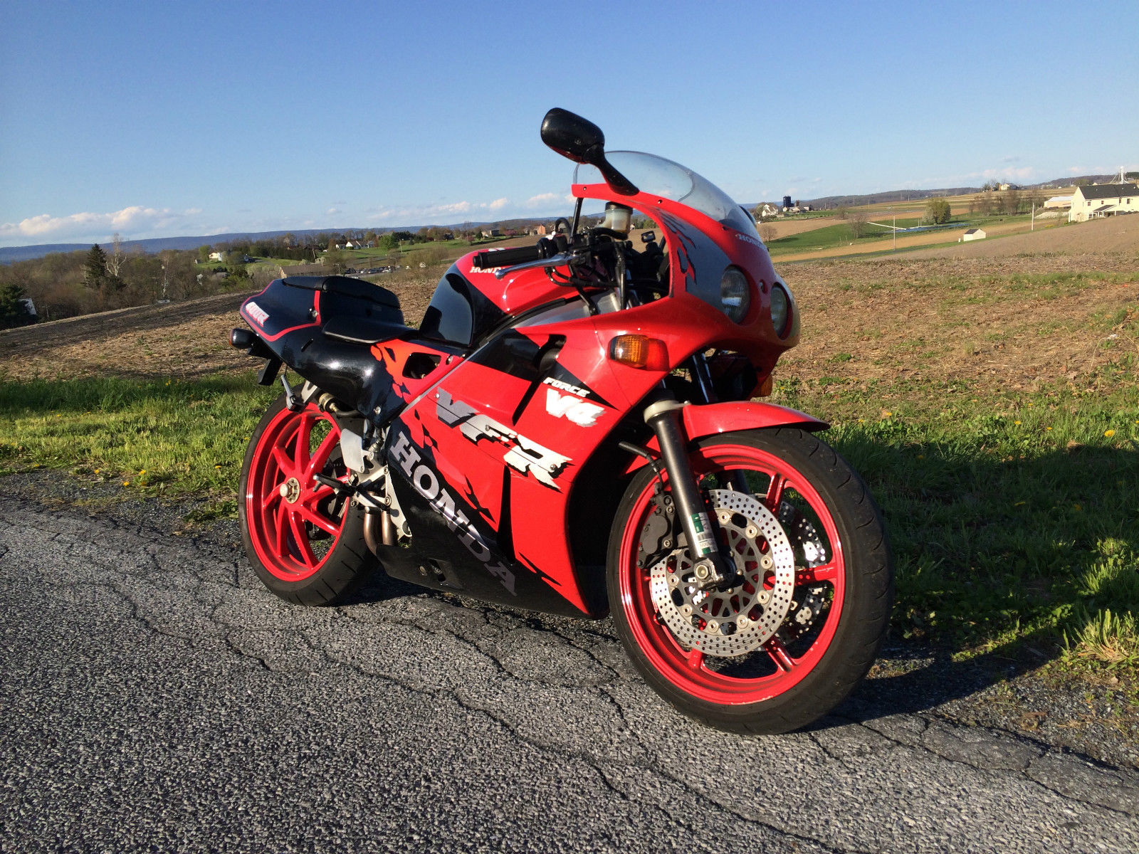 Honda VFR400R – Front Right | Bike-urious