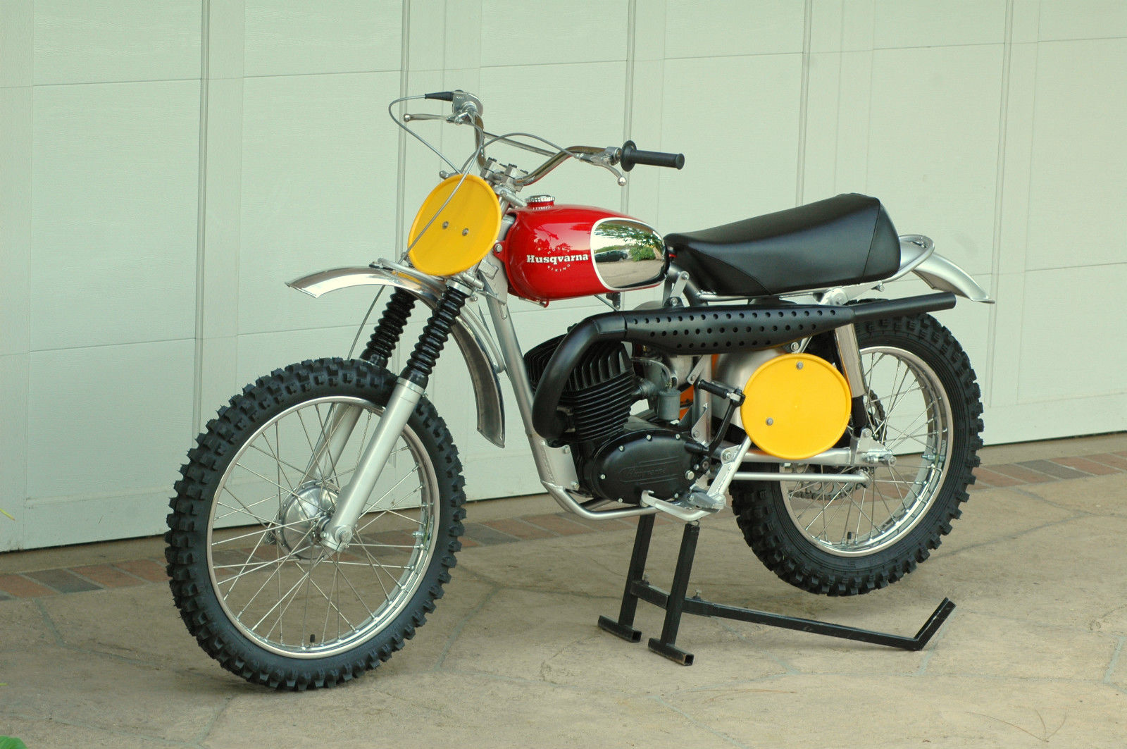 Husqvarna 360 – Front Left | Bike-urious