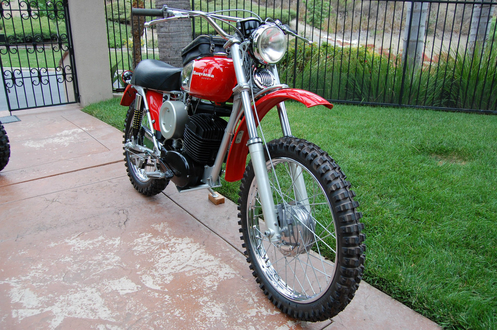 Husqvarna 360 Sportsman – Front | Bike-urious