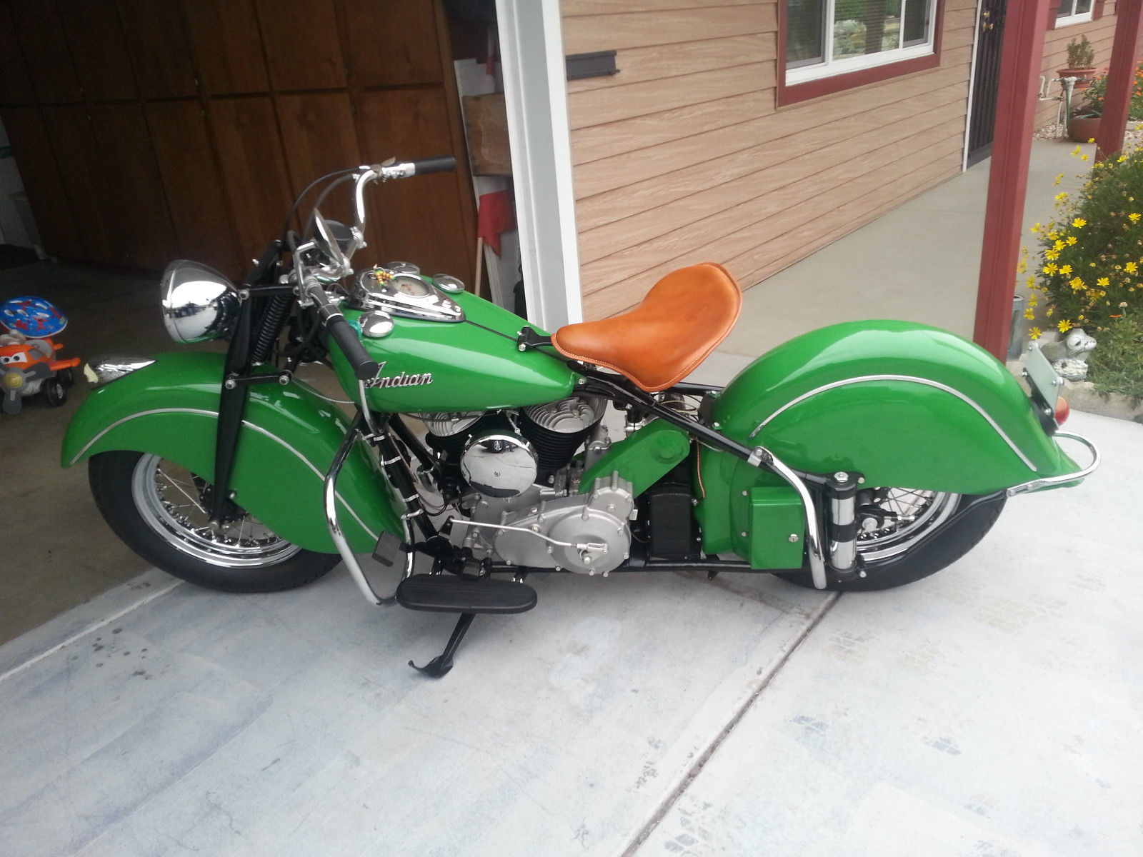 Indian Chief – Left side | Bike-urious
