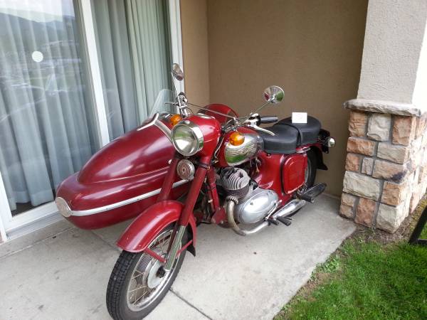 Jawa 350 with Velorex Sidecar – Front Left | Bike-urious