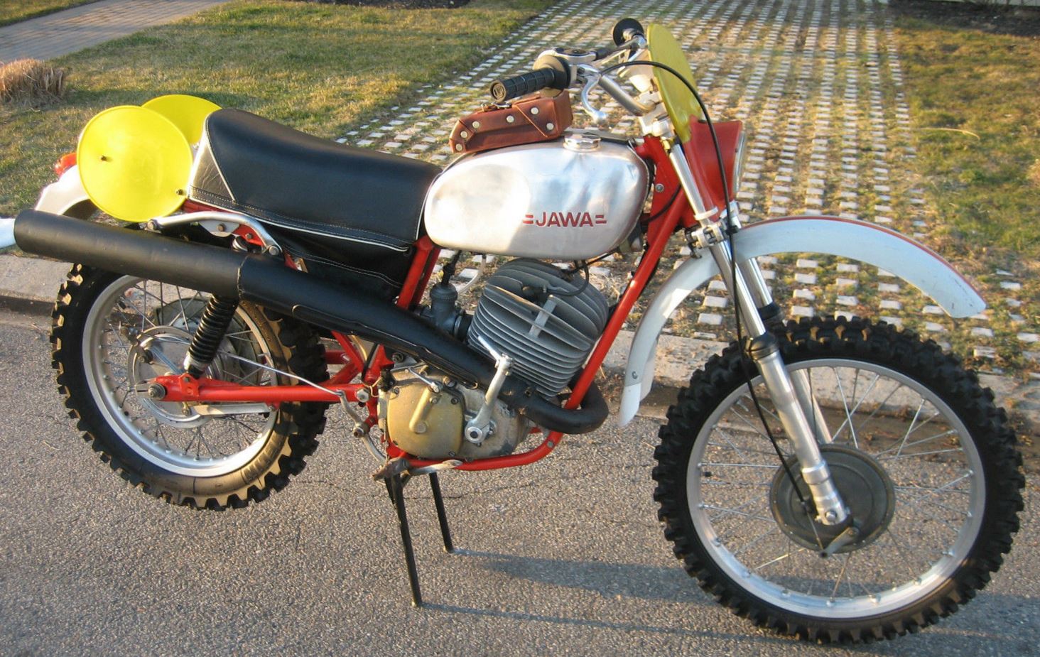 Jawa ISDT Type 654 – Right Side | Bike-urious