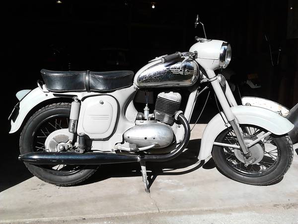 Jawa Type 353 – Right Side | Bike-urious