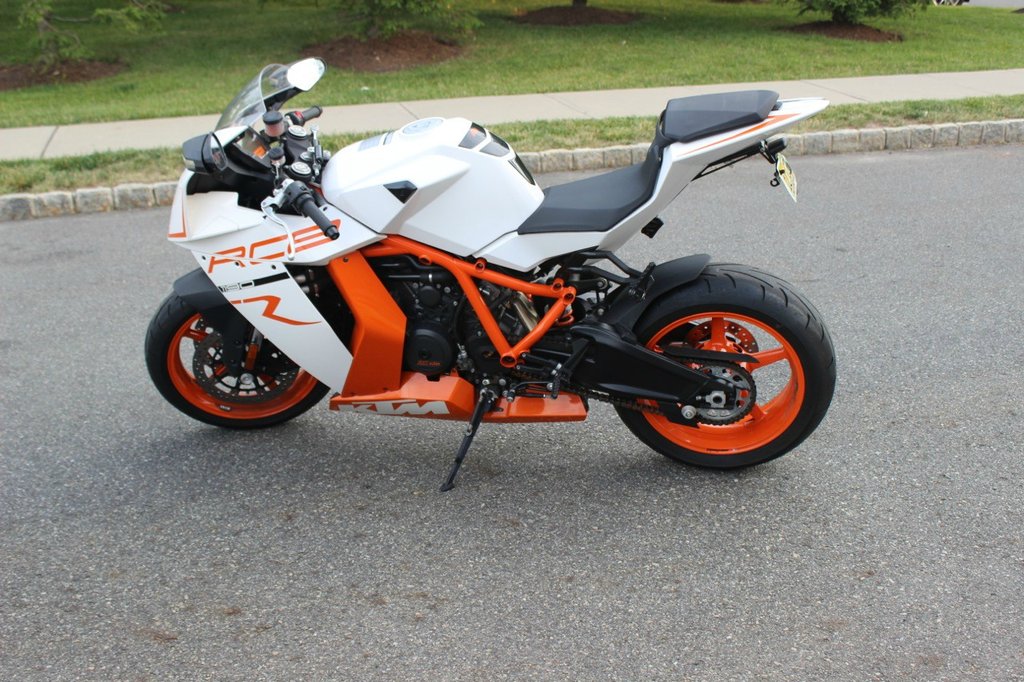 KTM RC8-R – Left Side | Bike-urious