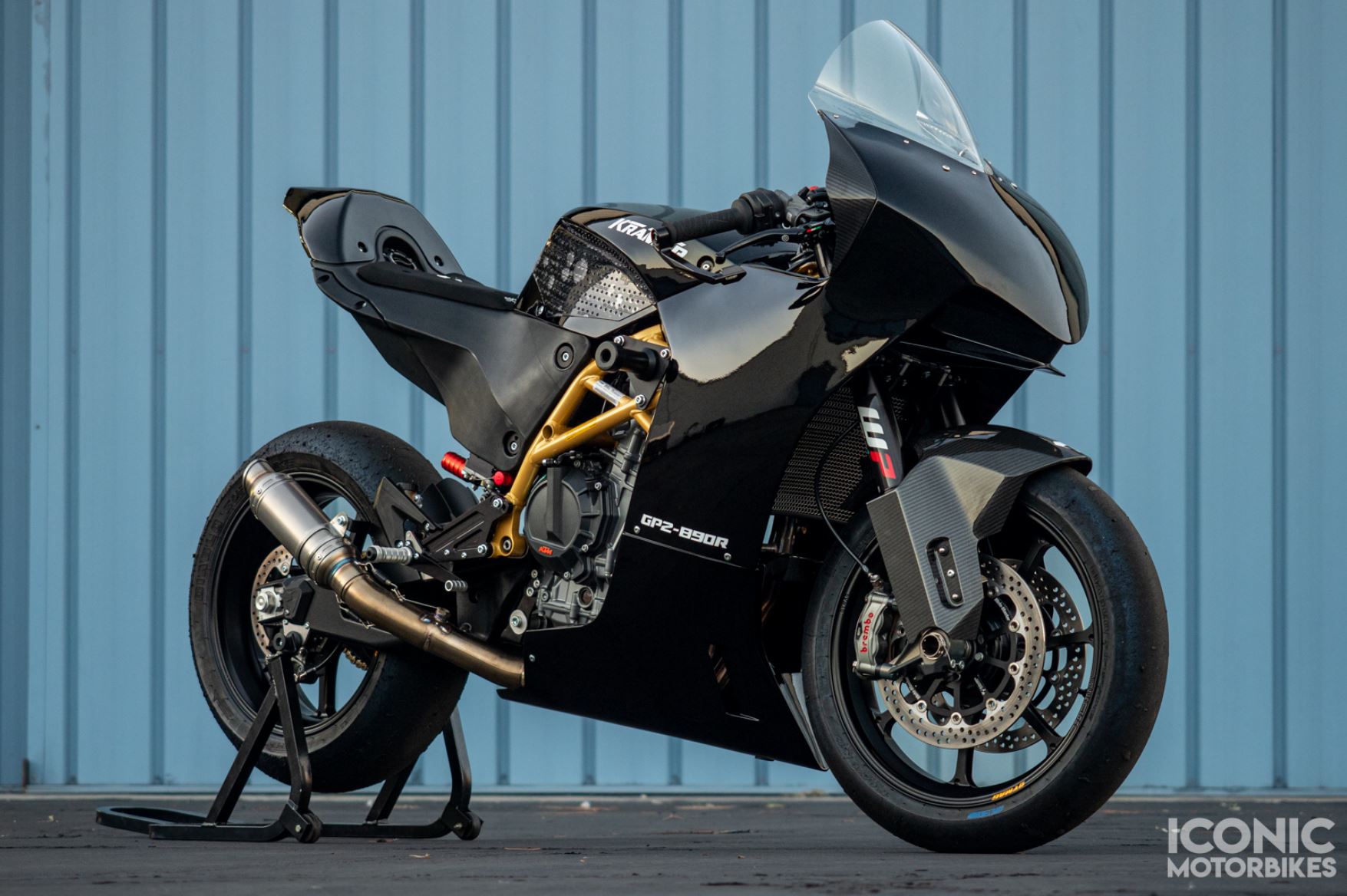 Krämer GP2 890 R – Front Right | Bike-urious