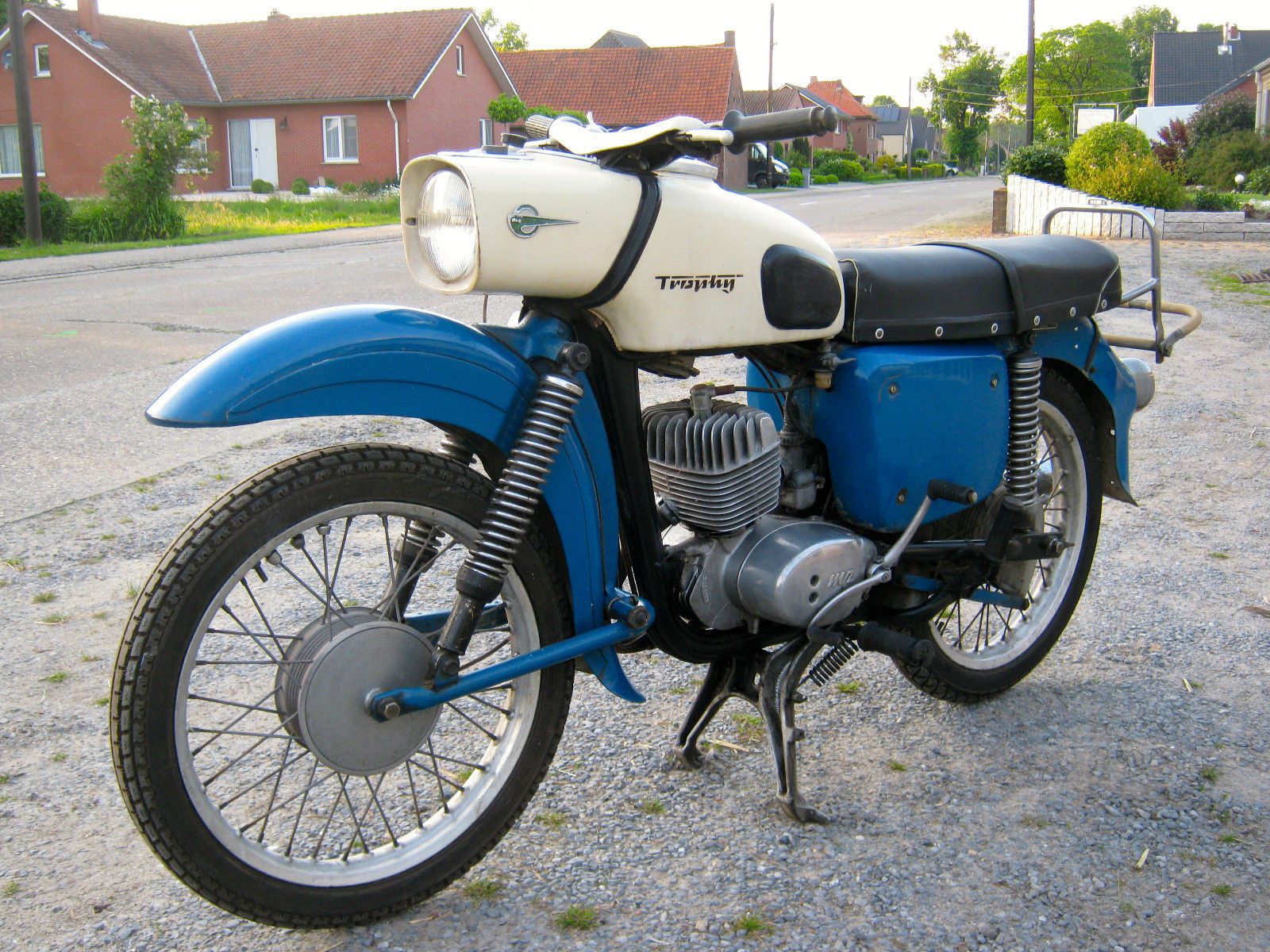 MZ Trophy ES – Front Left | Bike-urious