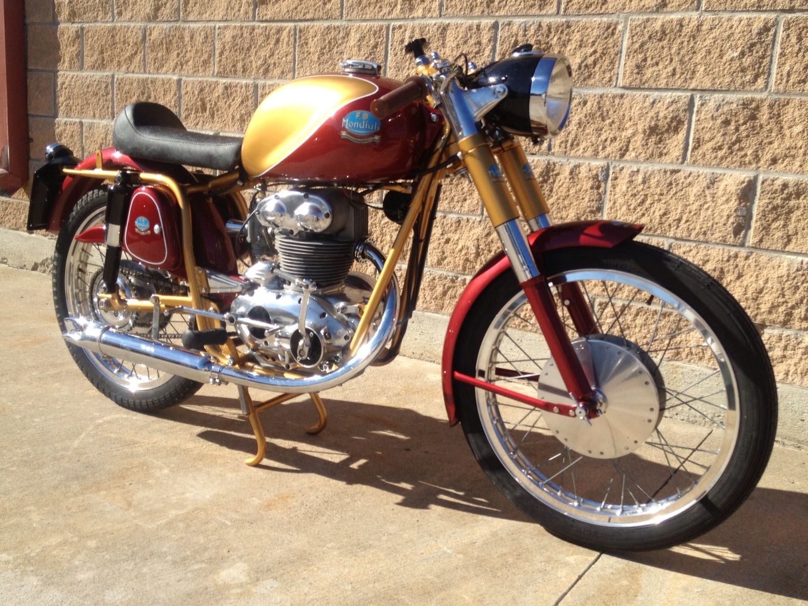 Mondial 200 Sport – Front Right | Bike-urious