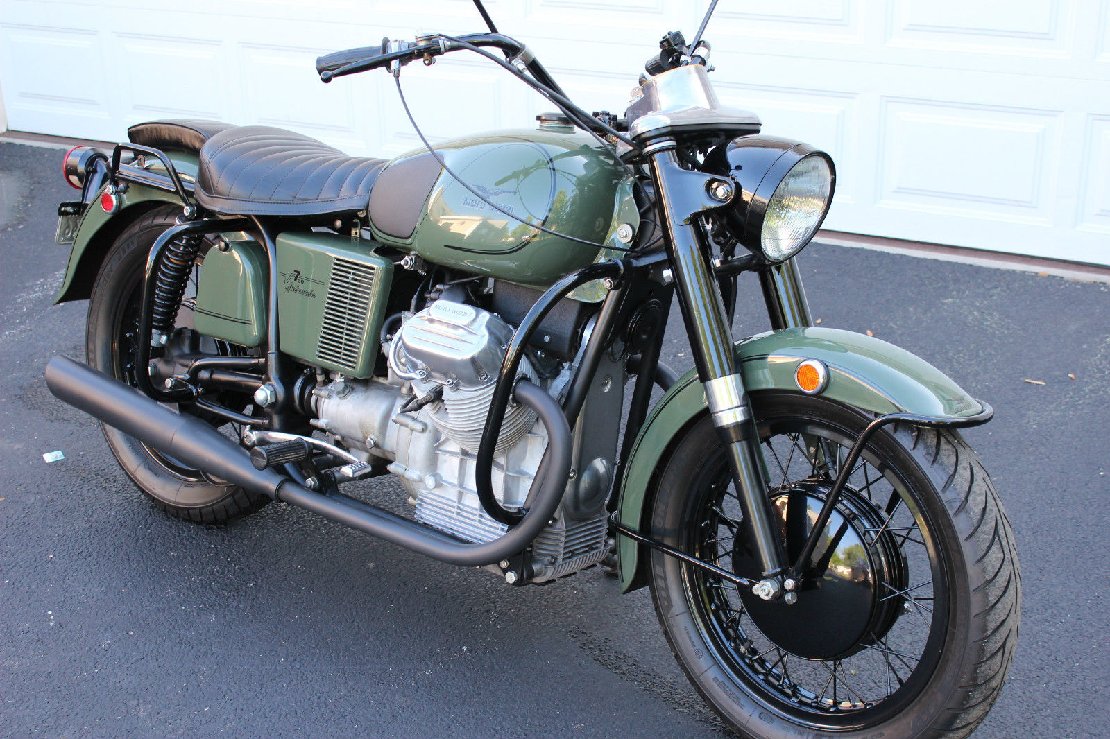 Moto Guzzi Ambassador – Front Right | Bike-urious