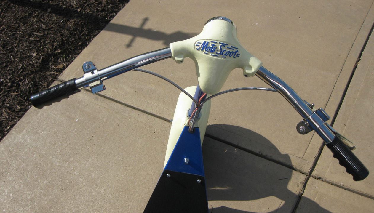 Moto Scoot Model B – Cockpit | Bike-urious