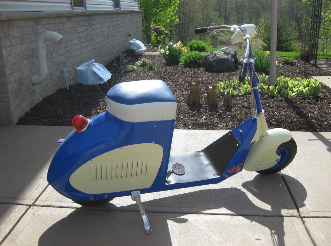 Moto Scoot Model B – Right Side | Bike-urious