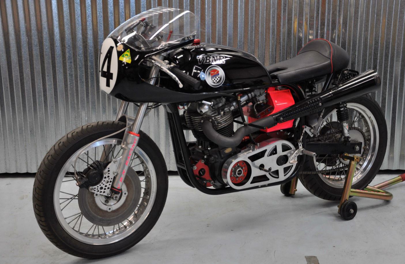 Norton 750GP Racer – Front Left | Bike-urious