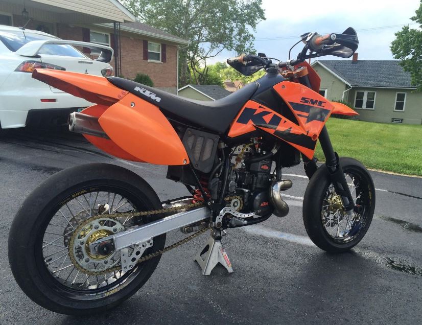 Restomodded KTM 500 Supermoto – Rear Right | Bike-urious