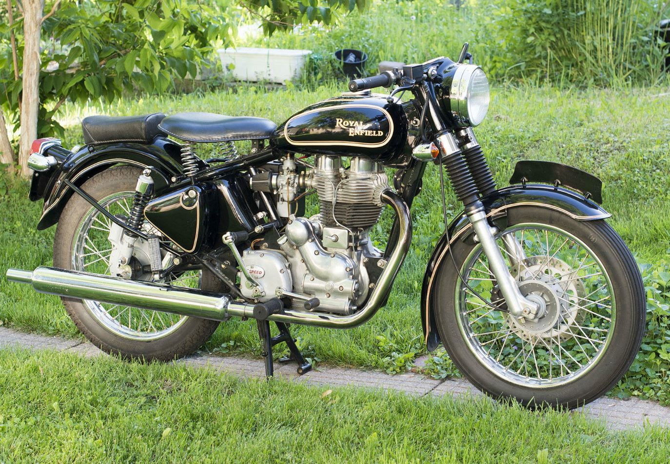 Royal Enfield Bullet – Right Side | Bike-urious