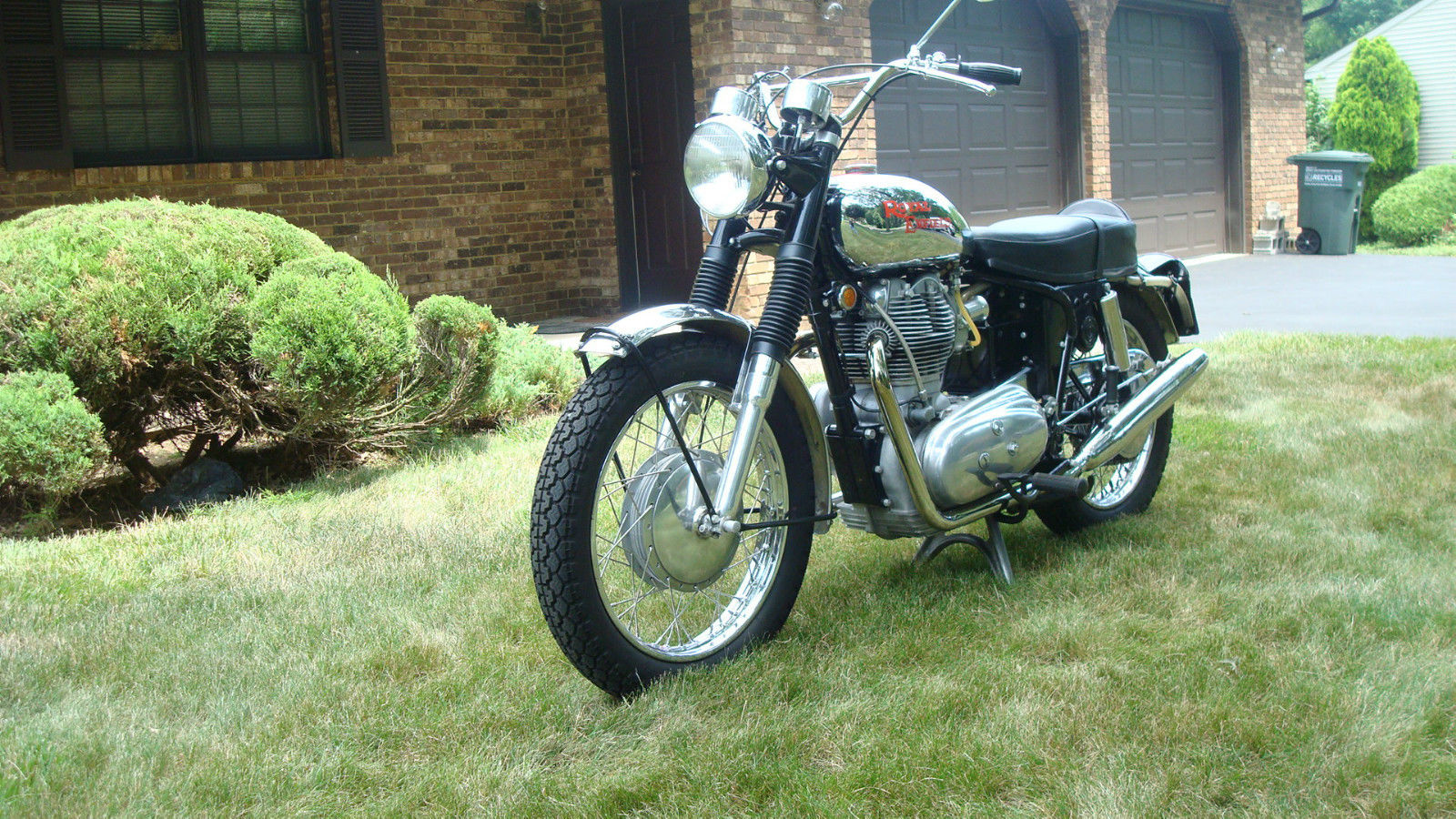 Royal Enfield Interceptor – Left Front | Bike-urious